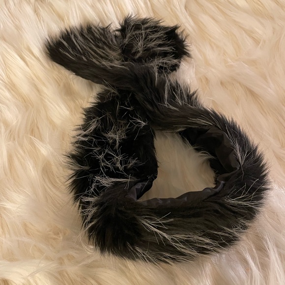 Accessories | Super Cute Black And White Faux Fur Neck Scarf | Poshmark